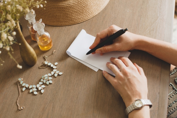 How to Write a Jewelry Product Description | Picup Media