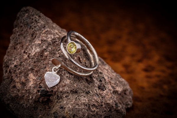 How to Photograph Silver Jewelry - The Jeweler's Blog