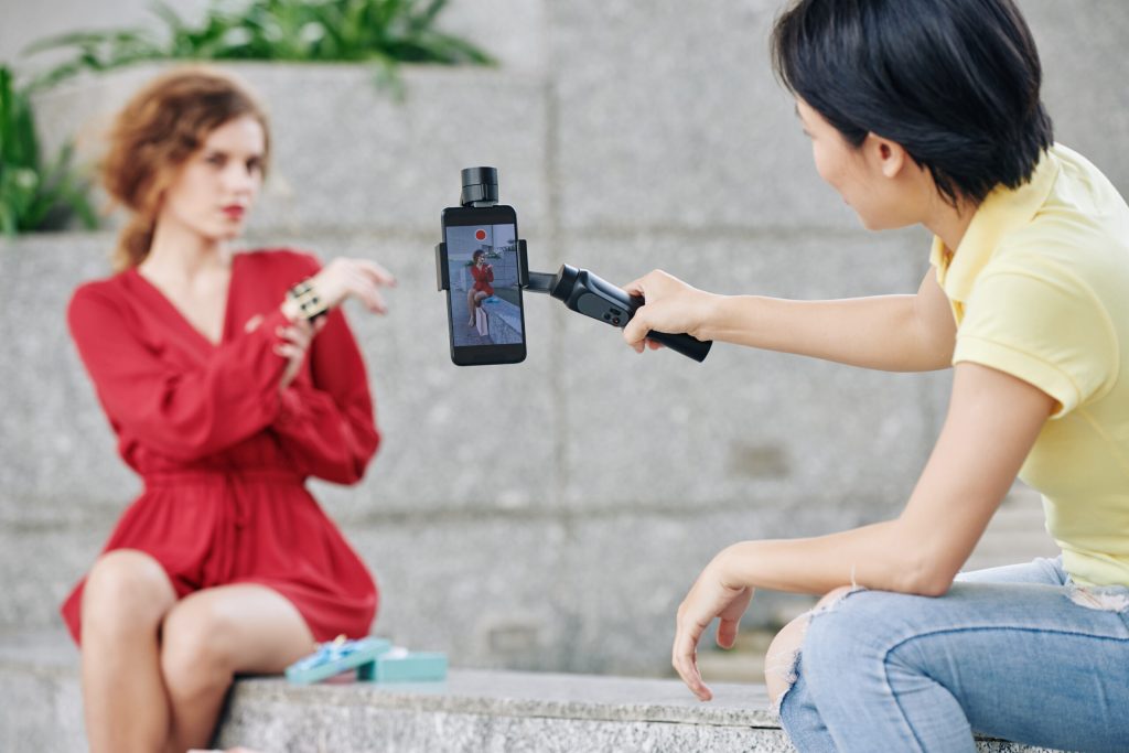 5 Social Media Live Content Ideas for Jewelers - The Jeweler's Blog